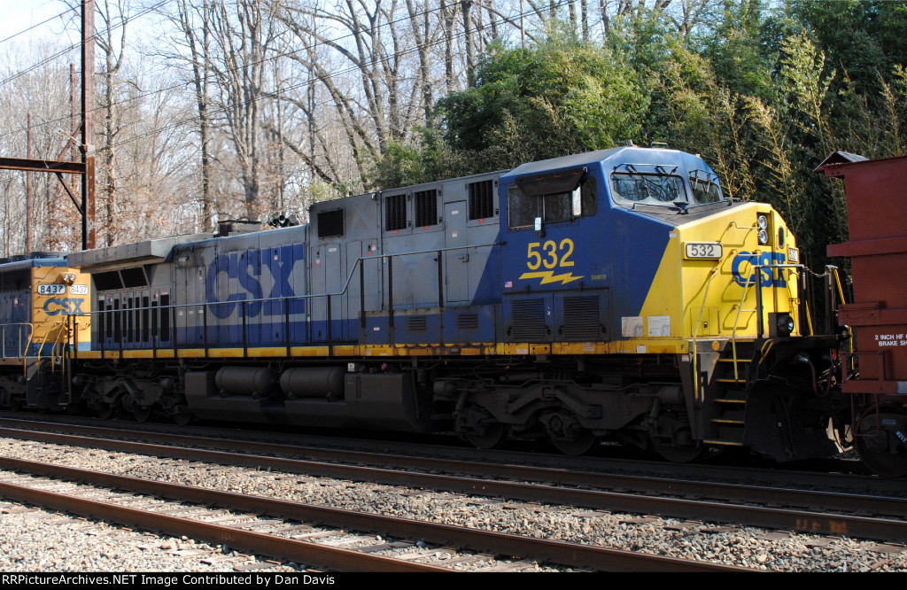 CSX AC44CW 532 trails on Q418-10